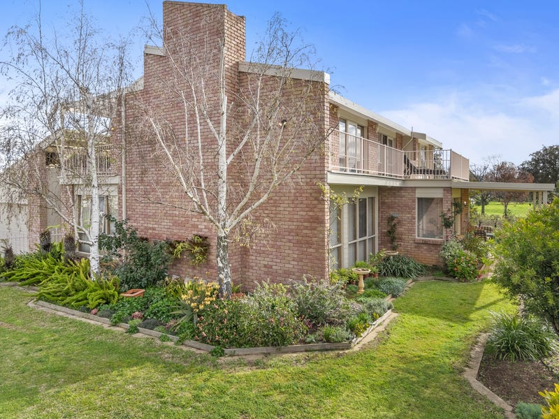 3 Manorvale Parade, Werribee, Vic 3030 - Property Details