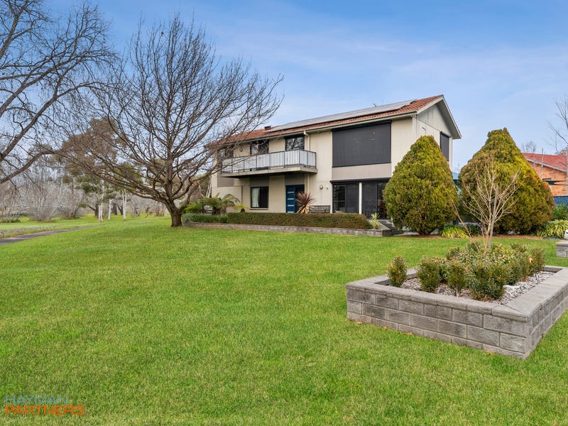 10 Heales Place, Curtin, ACT 2605 - Property Details