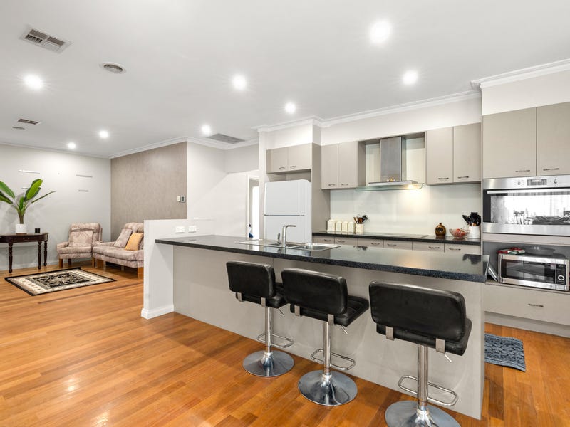 4 Allira Close, Berwick, VIC 3806 - realestate.com.au