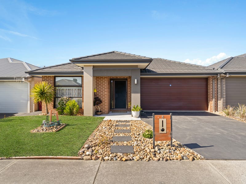 8 Turano Way, Clyde North, VIC 3978 - realestate.com.au