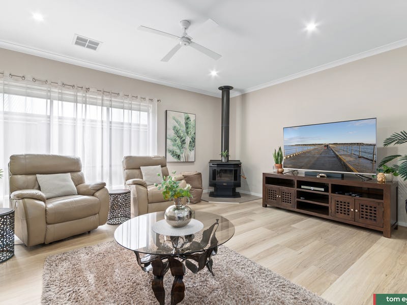 28 Riverside Crescent, Flowerdale, Vic 3717 - House for Sale ...