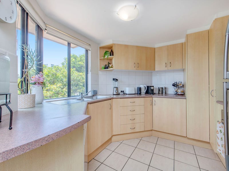 7/2 Broad Street, Labrador, Qld 4215 - Property Details