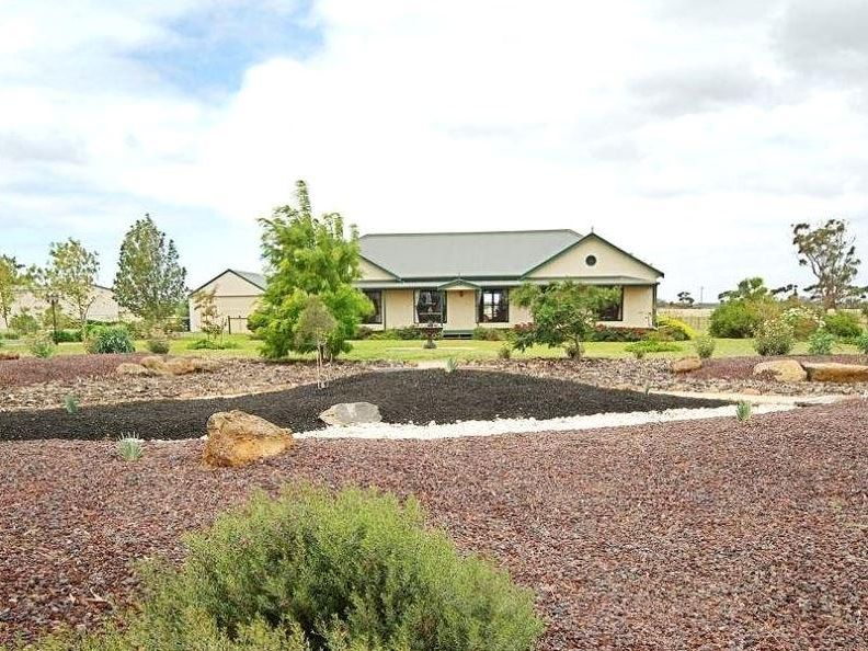 21 Strathtulloh Circuit, Strathtulloh, VIC 3338 - realestate.com.au