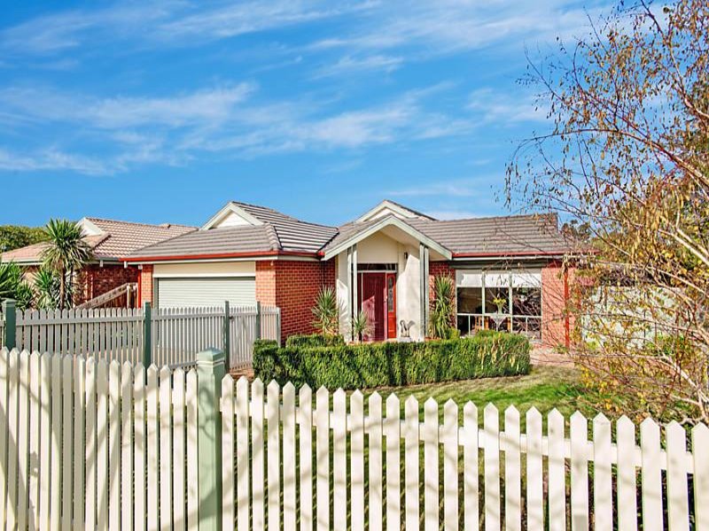 9 Grandview Cres, Hillside, VIC 3037 - realestate.com.au