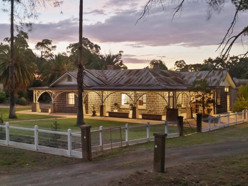 8 Sugarloaf Road, Axedale, Vic 3551 - Property Details