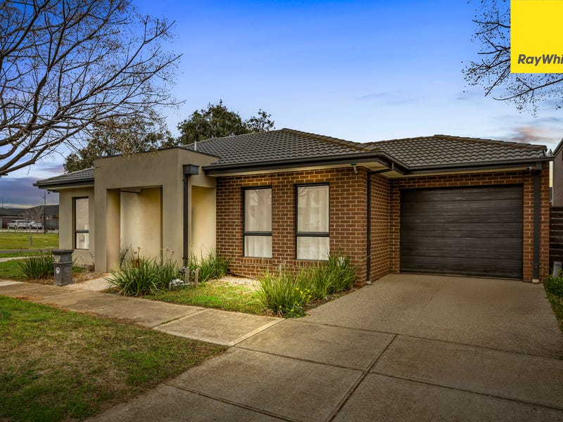 1/8 Cherington Place, Strathtulloh, Vic 3338 - Property Details