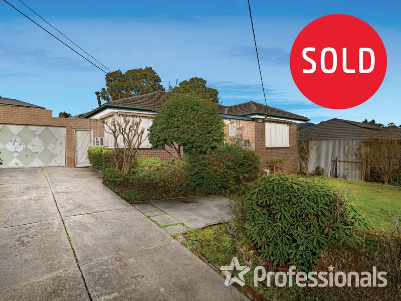 10 Saxon Drive, Mooroolbark, Vic 3138 - Property Details