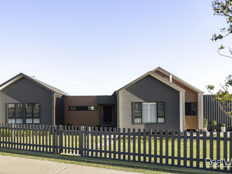 2 Summit Drive, Mount Rascal, QLD 4350 - realestate.com.au