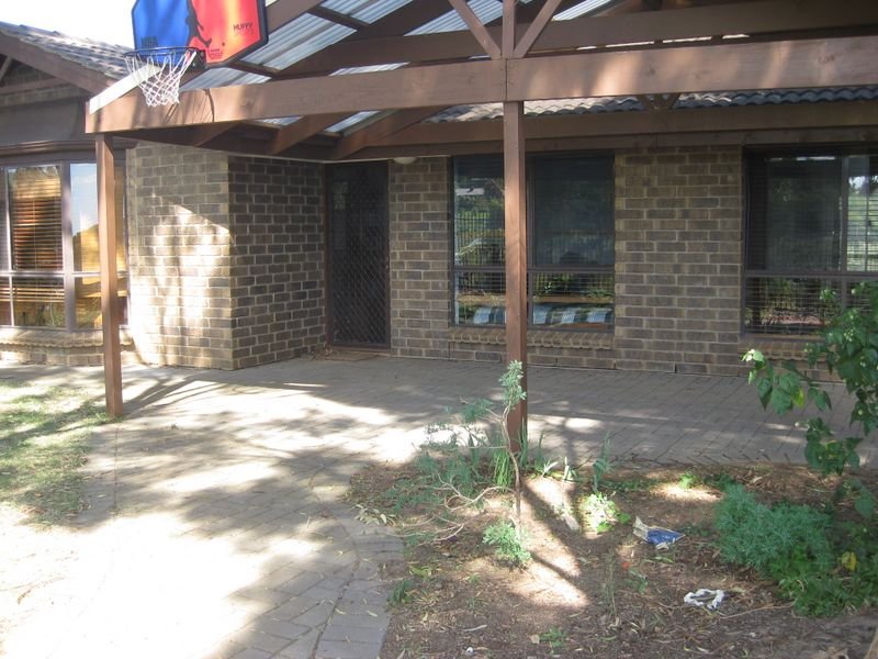 25 Cumbria Way, Craigmore, SA 5114 - Property Details