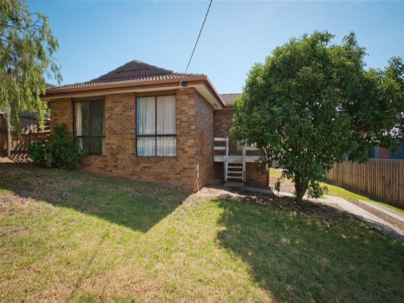 8 Muir Street, Bacchus Marsh, VIC 3340 - realestate.com.au