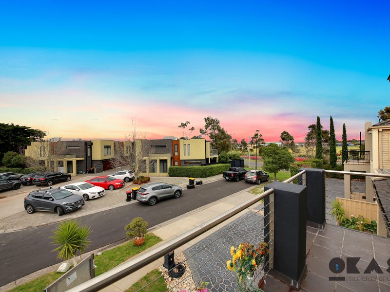 8 Chelsworth Place, Caroline Springs, VIC 3023 - realestate.com.au