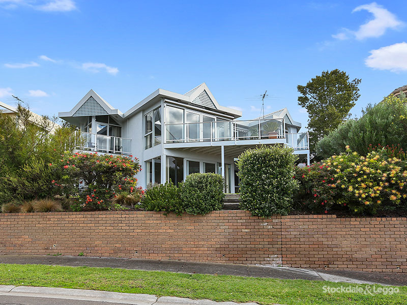 4 Rivington Court, Highton, VIC 3216 - realestate.com.au
