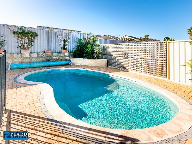 16 Forfar Glen, Kinross, WA 6028 - Property Details