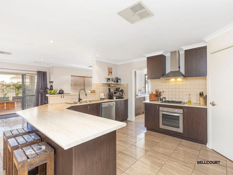 6 Savannah Circuit, Success, WA 6164 - Property Details