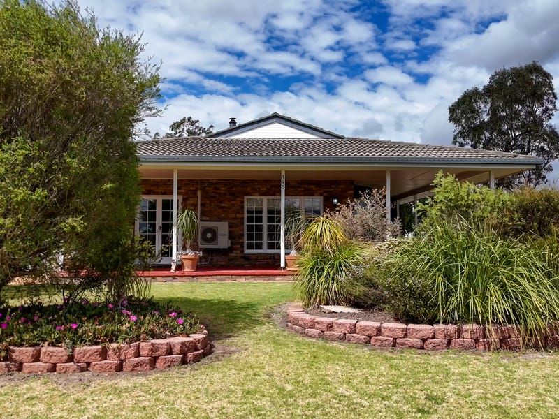 145 Miles Street, Tenterfield, NSW 2372 - Property Details