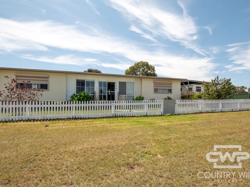 2 Ward Street, Deepwater, NSW 2371 - Property Details