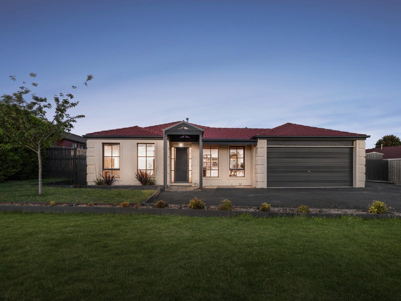 16 Robb Drive, Romsey, Vic 3434 - Property Details