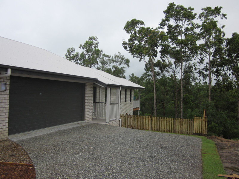 7 Shallow Bay Drive, Springfield Lakes, QLD 4300 - realestate.com.au