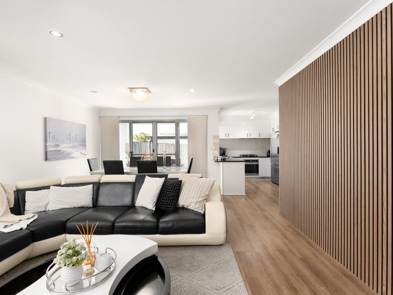 1/8 Fourth Avenue, Labrador, Qld 4215 - Property Details