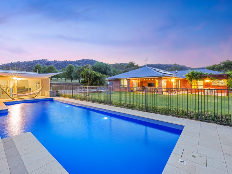 83 Catherine Way, Tamworth, NSW 2340 - Property Details