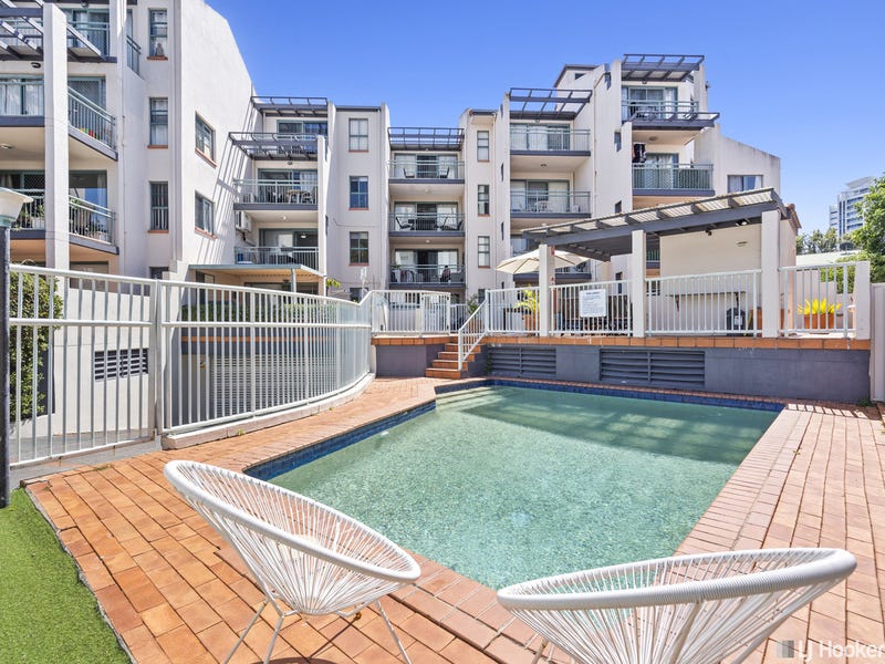 9/7-9 Robert Street, Labrador, Qld 4215 - Property Details