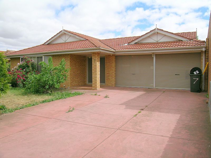 7 Spoleto Close, Keilor Lodge, VIC 3038 - realestate.com.au