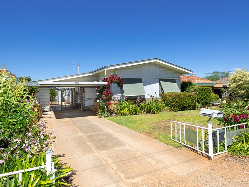 126 Kitchener Road, Temora, NSW 2666 - Property Details