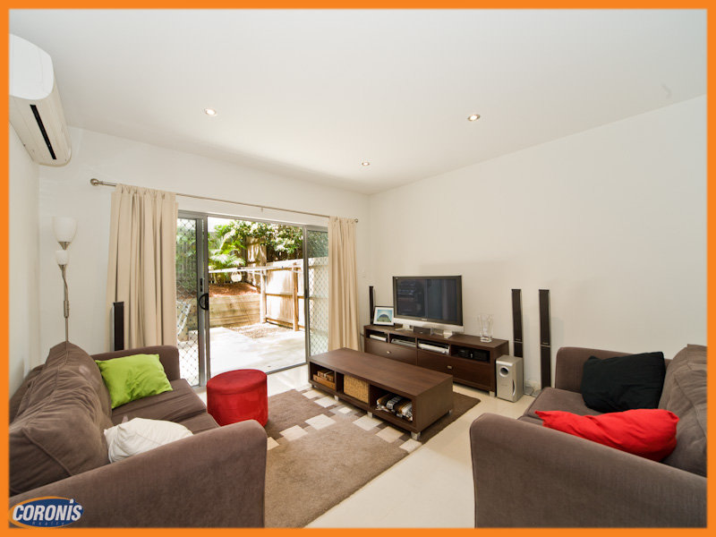 2/16 Broadmere Street, Annerley, Qld 4103 - Property Details