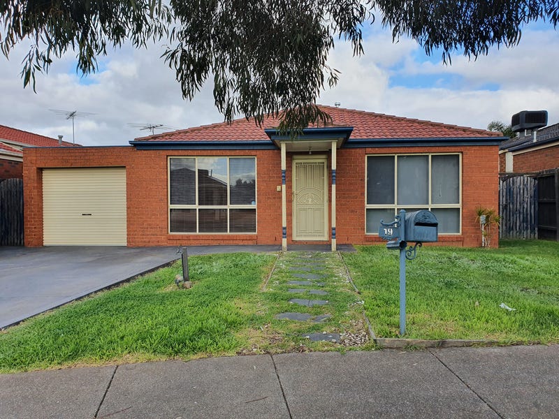 19 Sandover Drive, Roxburgh Park, VIC 3064 - realestate.com.au