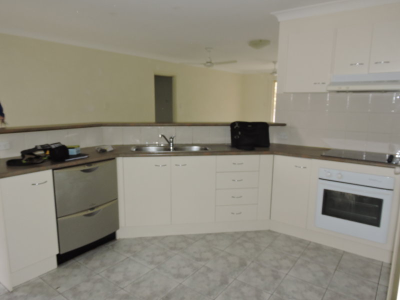 8 Florence Place, Oxley, Qld 4075 - Property Details