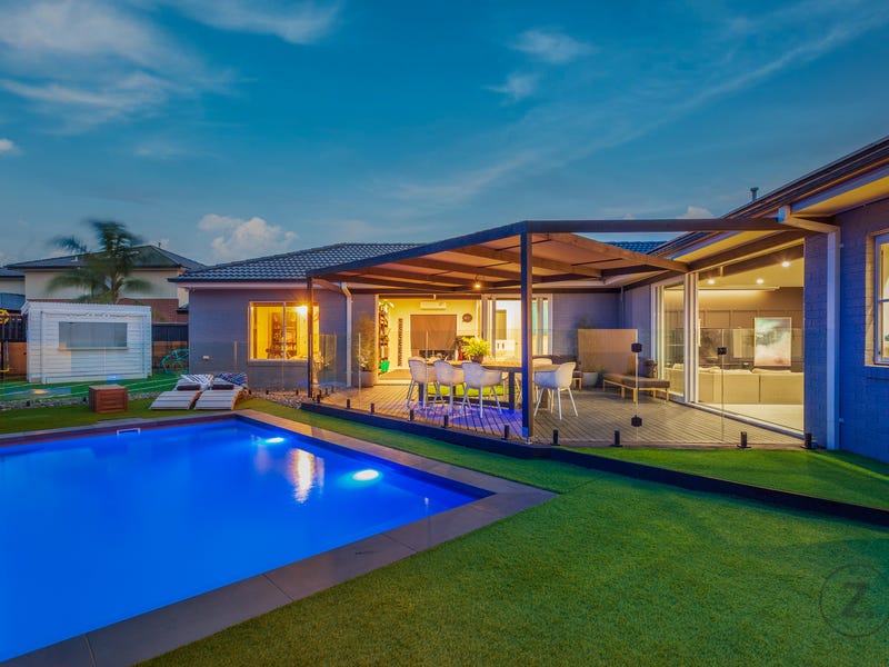 3 Brightstone Drive, Clyde North, VIC 3978 - realestate.com.au