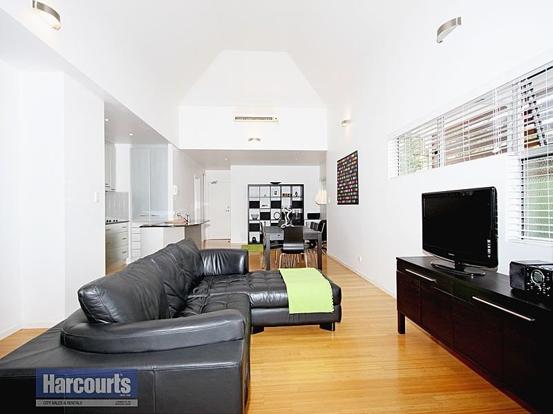 26 Berry Street, Spring Hill, QLD 4000 - realestate.com.au