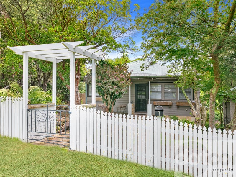 1 Kinarra Avenue, Wyoming, NSW 2250 - realestate.com.au