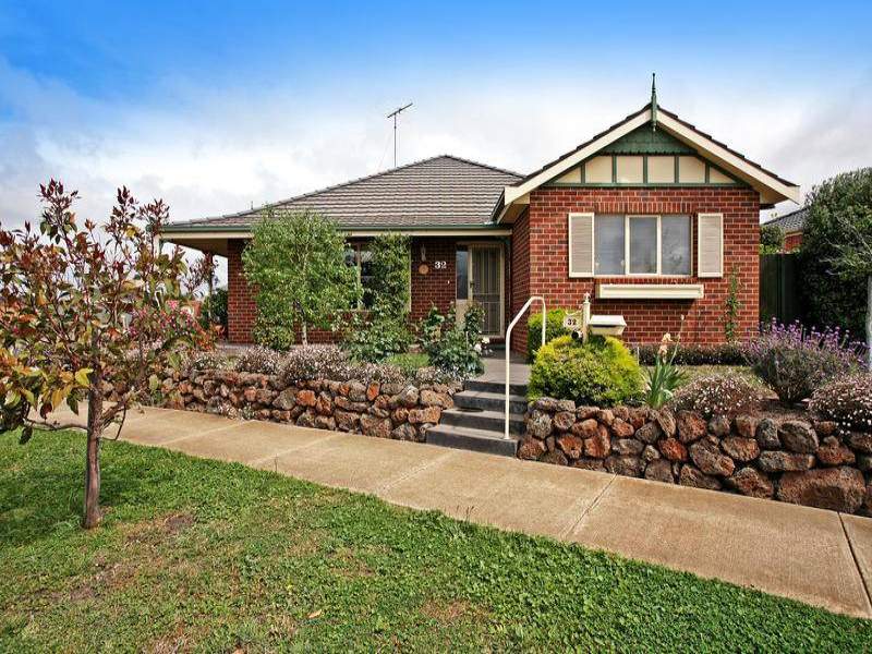32 Parkwood Drive, Highton, VIC 3216 - realestate.com.au