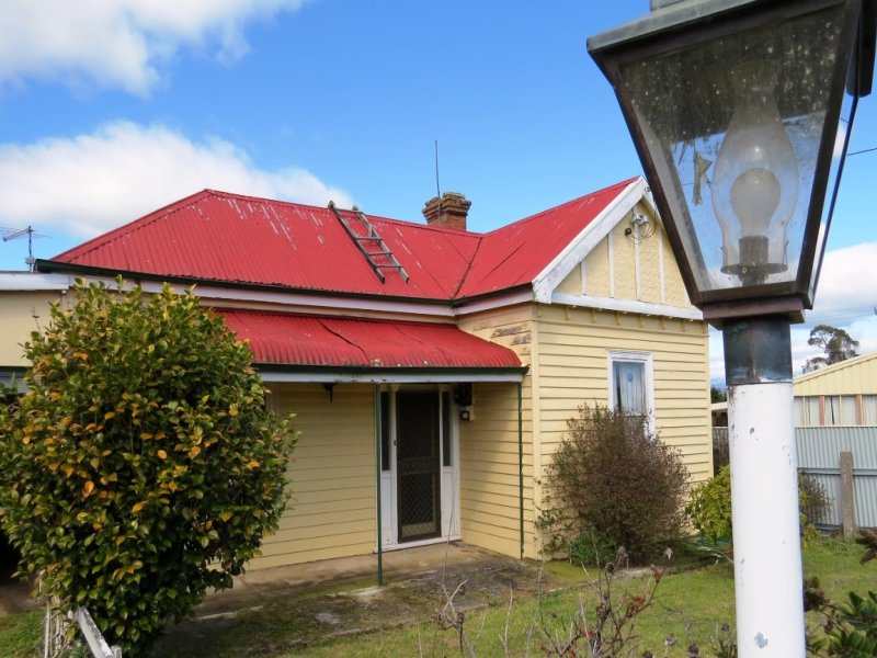 8 Johnson Street, Sheffield, Tas 7306 - Property Details