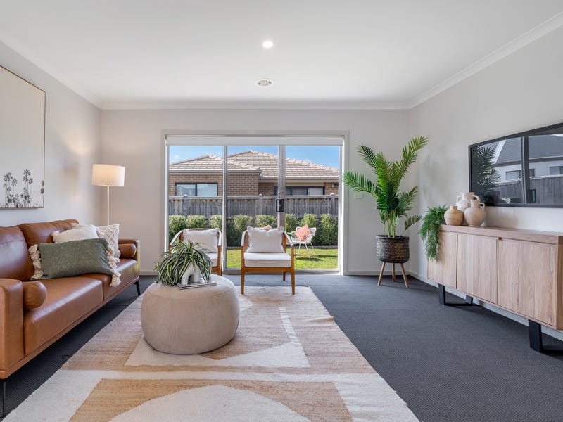 10 Chomley Way, Mickleham, VIC 3064 - realestate.com.au