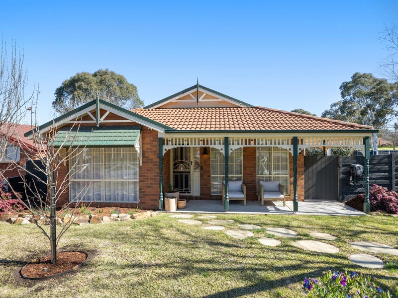 27 Adelaide Close, Berwick, Vic 3806 - Property Details