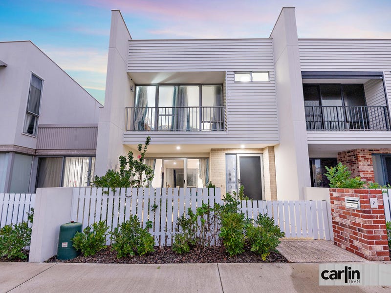 7 Basanite Loop, Treeby, WA 6164 - Property Details