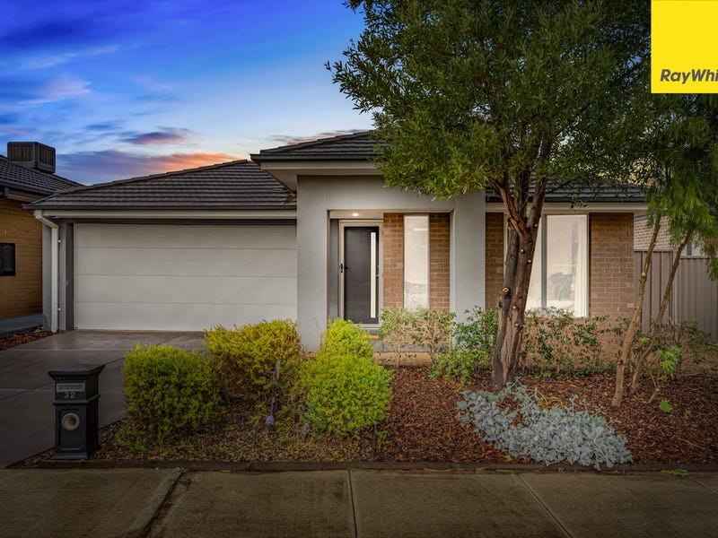 32 Riverside Concourse, Cobblebank, Vic 3338 - Property Details