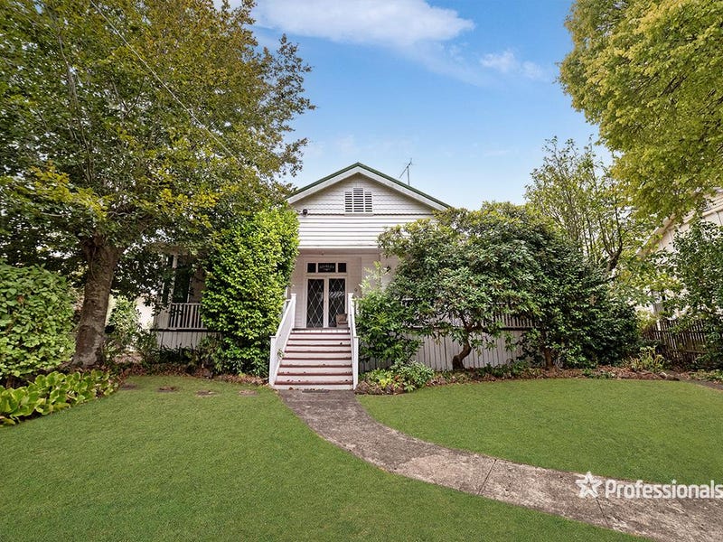 9 Martin Street, Hamilton, Vic 3300 - Property Details