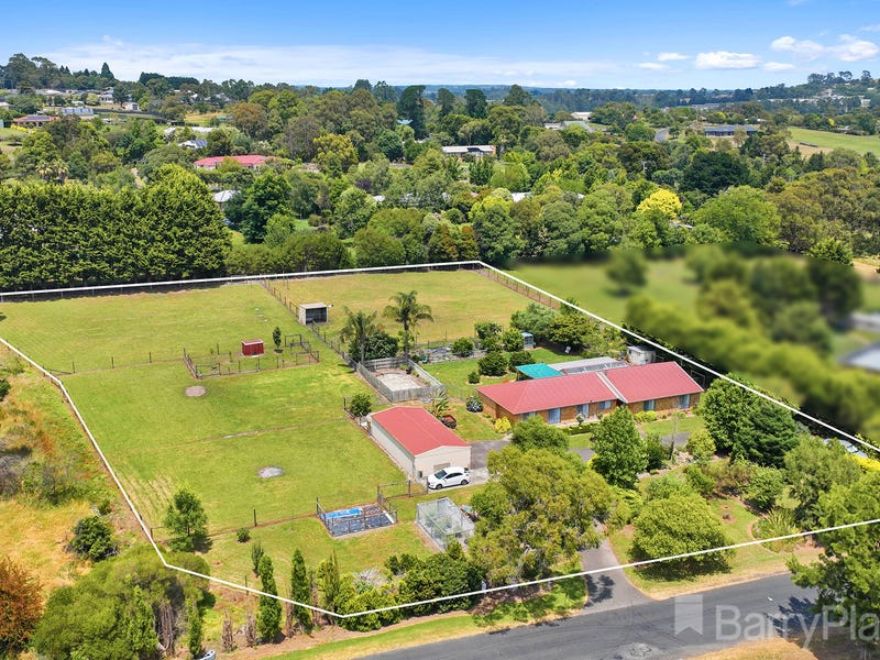 2 Fairway Drive, Drouin, VIC 3818 - realestate.com.au