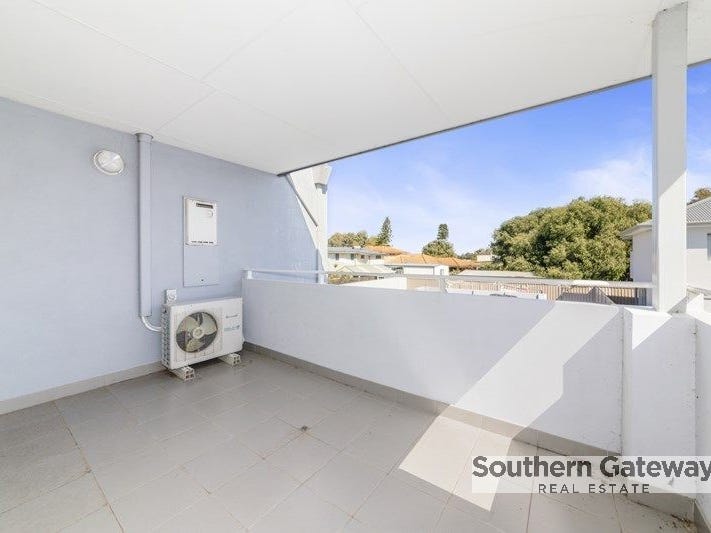 16/38 Lake Street, Rockingham, WA 6168 - Property Details