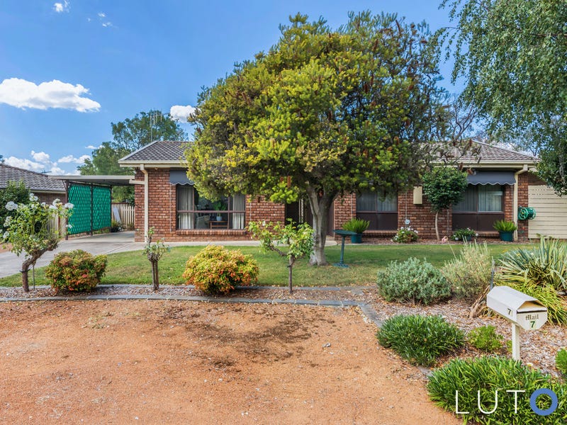 7 Phillimore Place, Charnwood, ACT 2615 - Property Details