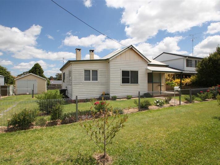 33 Railway Street, Tenterfield, NSW 2372 - realestate.com.au