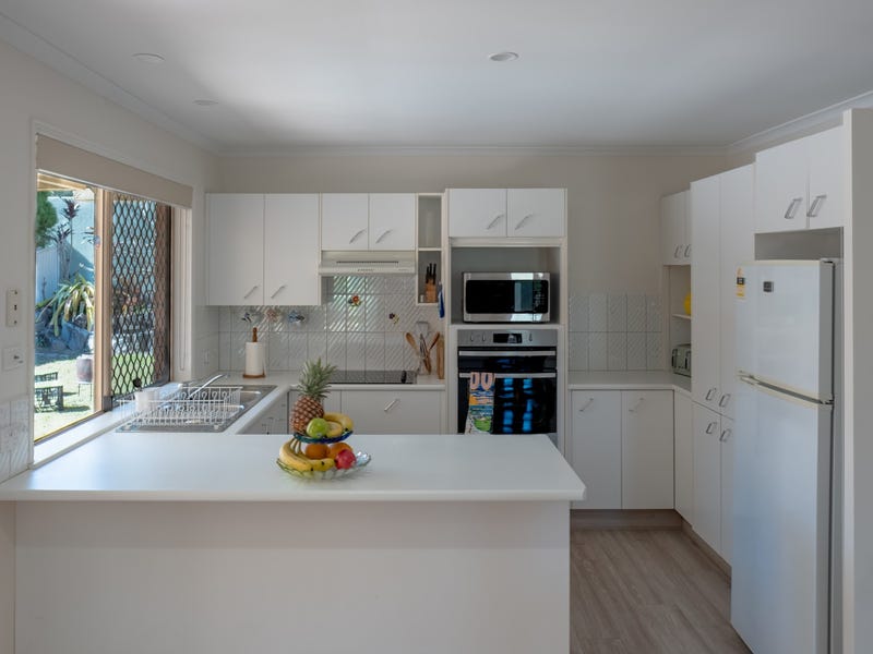 7 Gordonvale Place, Helensvale, Qld 4212 - Property Details