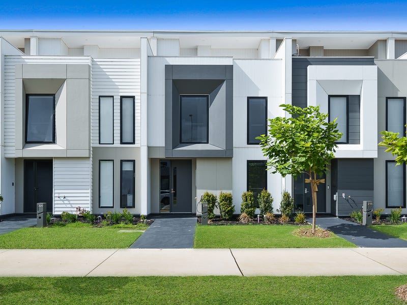 218 Carnival Boulevard, Berwick, VIC 3806 - realestate.com.au