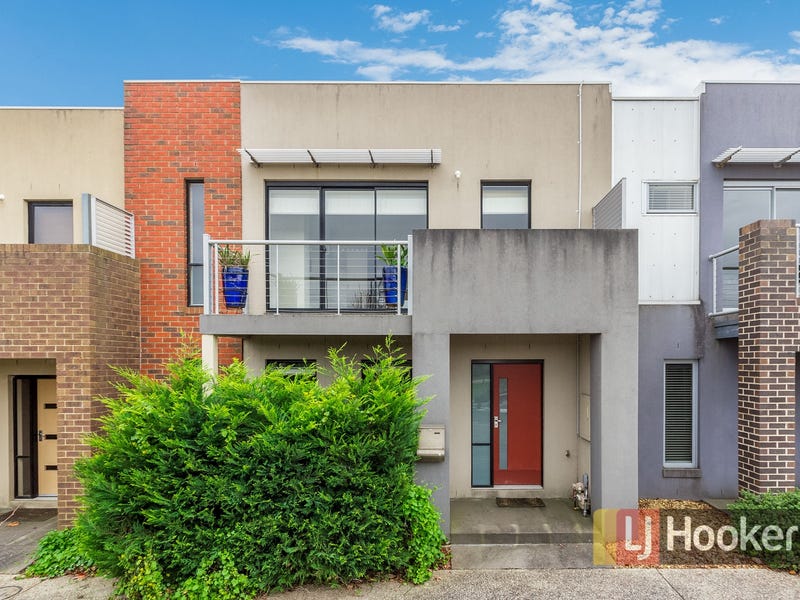 4 Stonebridge Lane, Pakenham, Vic 3810 - Property Details