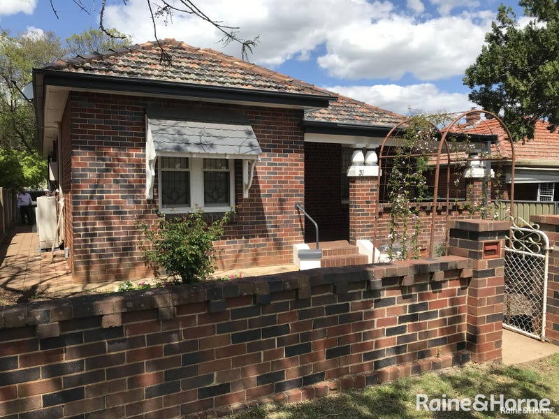 31 Roderick Street, Tamworth, NSW 2340 - realestate.com.au