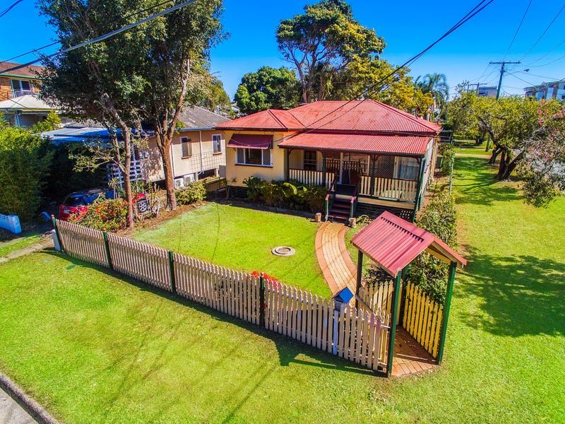 5 Humpybong Esplanade, Redcliffe, Qld 4020 - Property Details