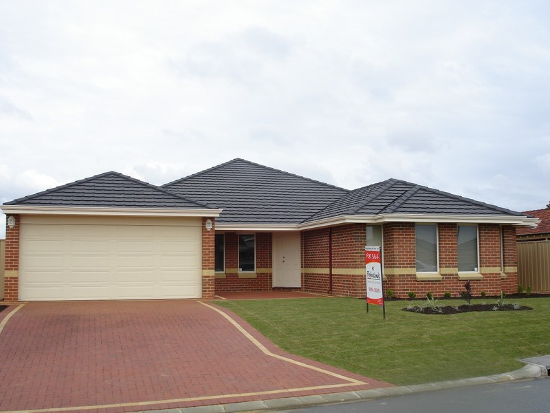 4 Gutha Pass, Canning Vale, WA 6155 - realestate.com.au